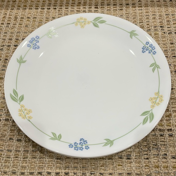 Corelle | Dining | Corelle Dinner Plate 4pc Blue And Yellow Floral ...